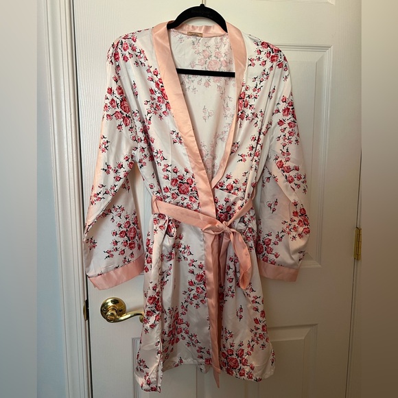 Morgan Lane | Intimates & Sleepwear | Morgan Lane Satin Robe | Poshmark